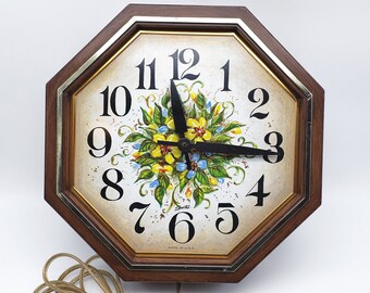 Vintage Plastic Clock - Etsy