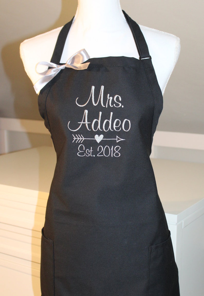 Mrs Apron in GIRLY Font With Arrow With Heart - Bridal Shower Gift ...