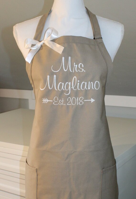 Mrs Apron In Girly Font W Est Date In Arrow Bridal Shower Etsy