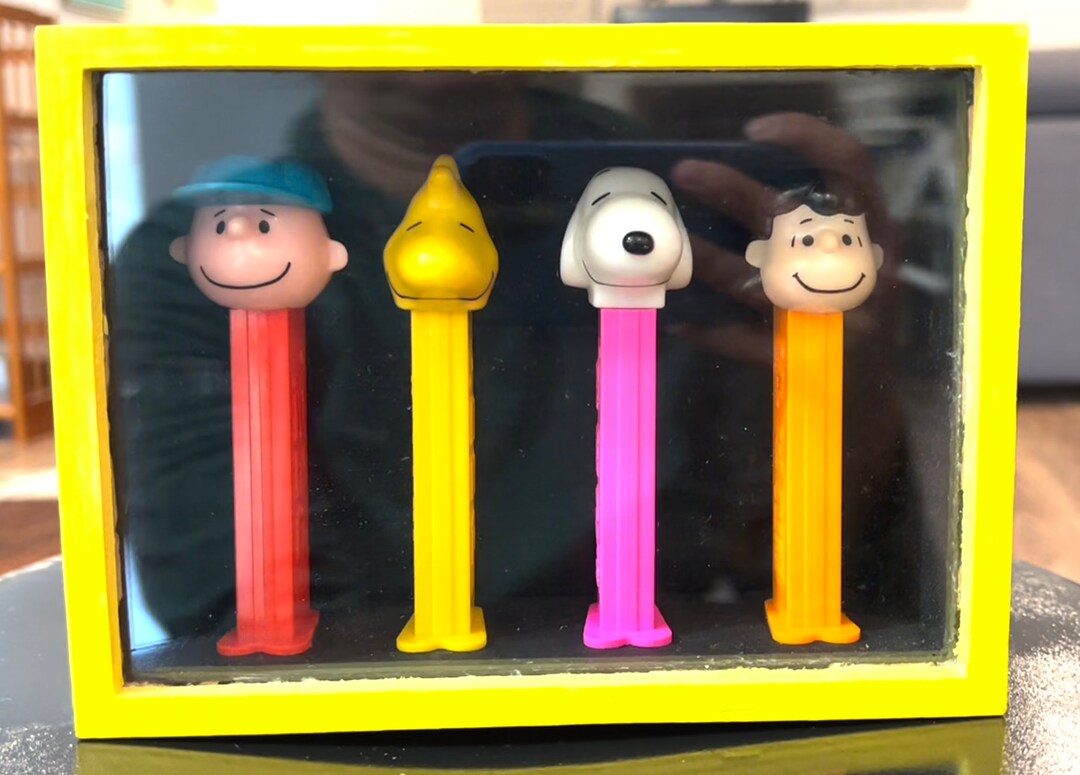 PEZ Dispenser Shadow Box - Peanuts Gang (charlie Brown, Woodstock ...