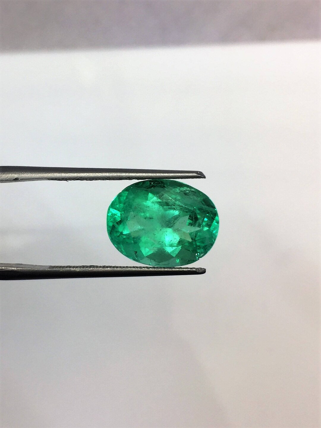 COLOMBIAN EMERALD | 5.92 Carat Rich Parrot Green Color Sparky Luster ...