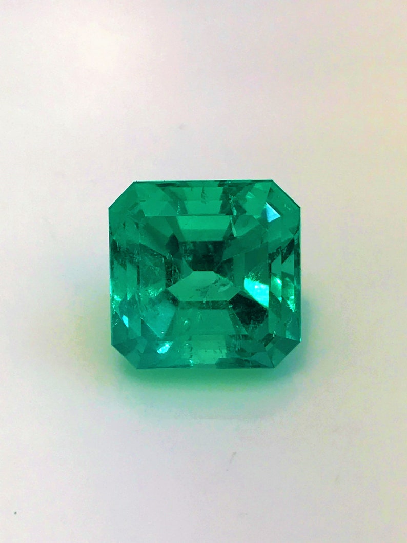 COLOMBIAN EMERALD | 8.18 Carats Rich Golden Muzo Green Color Sparky ...