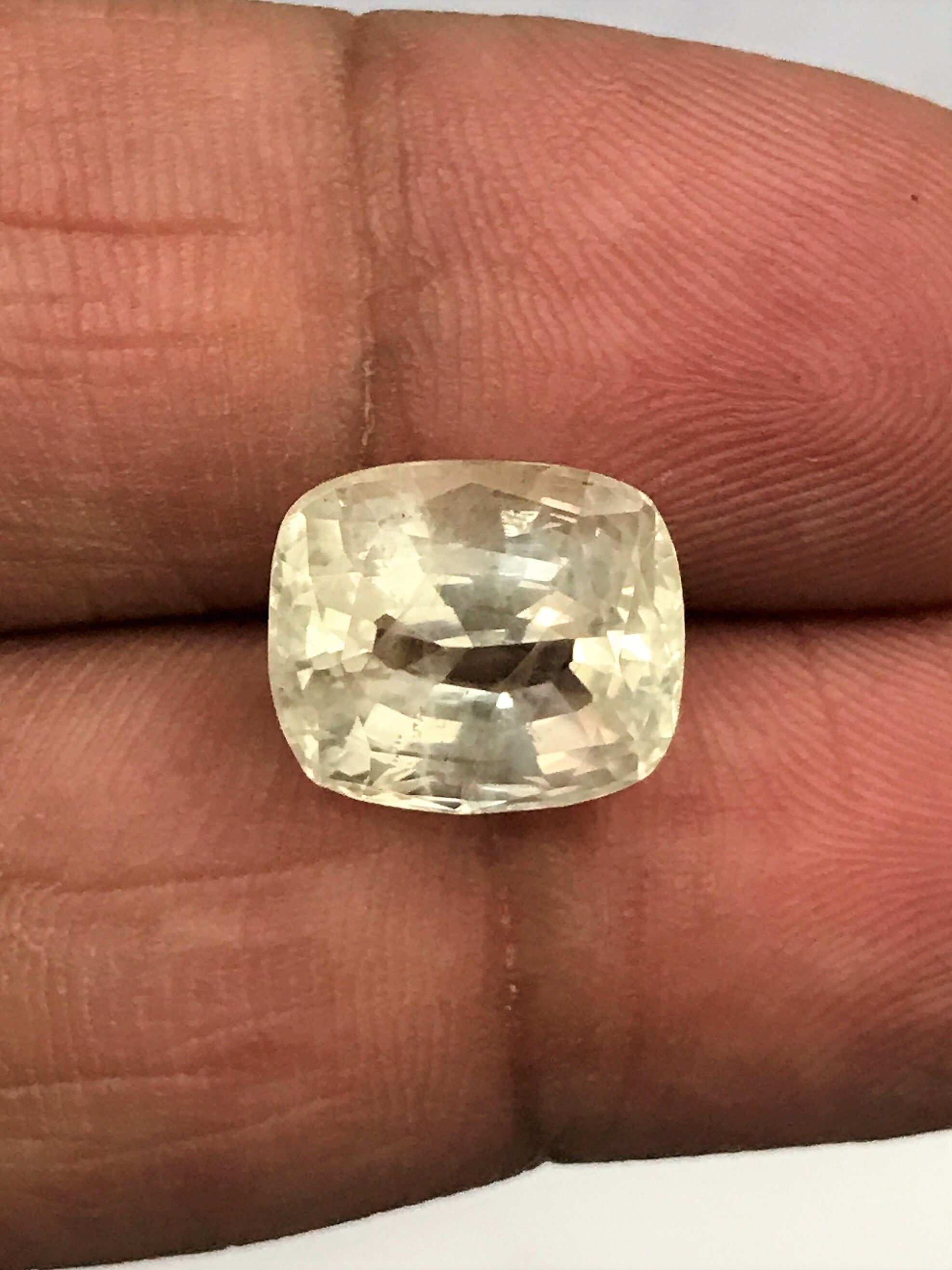 Natürlicher weißer SAPHIR | 8.50 Karat Cremige, Off-Weiße Farbe Hoher ...