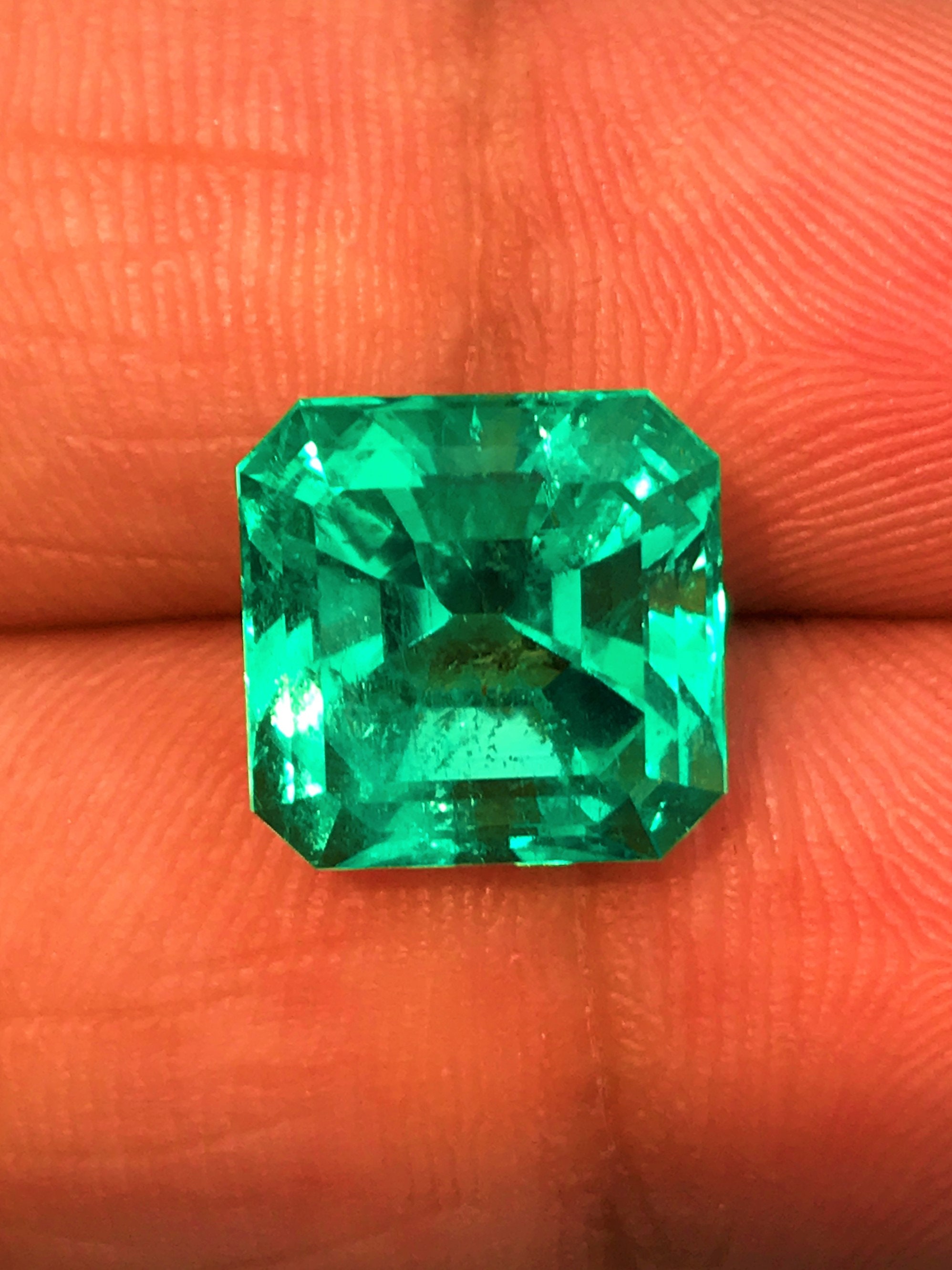 COLOMBIAN EMERALD | 8.18 Carats Rich Golden Muzo Green Color Sparky ...