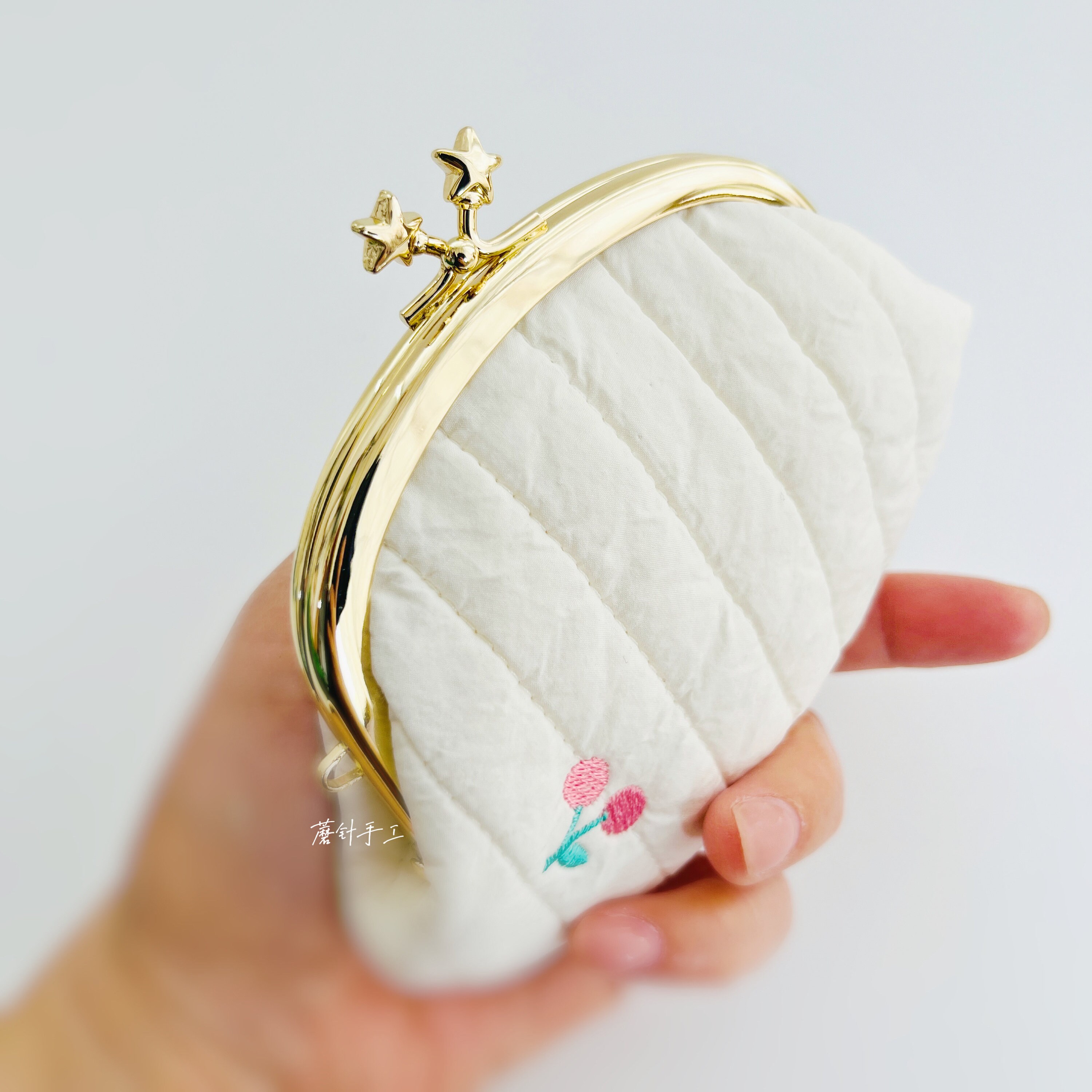 528 Handmade Cute Cherry Pattern White Kiss Lock Coin Purse Clutch With ...