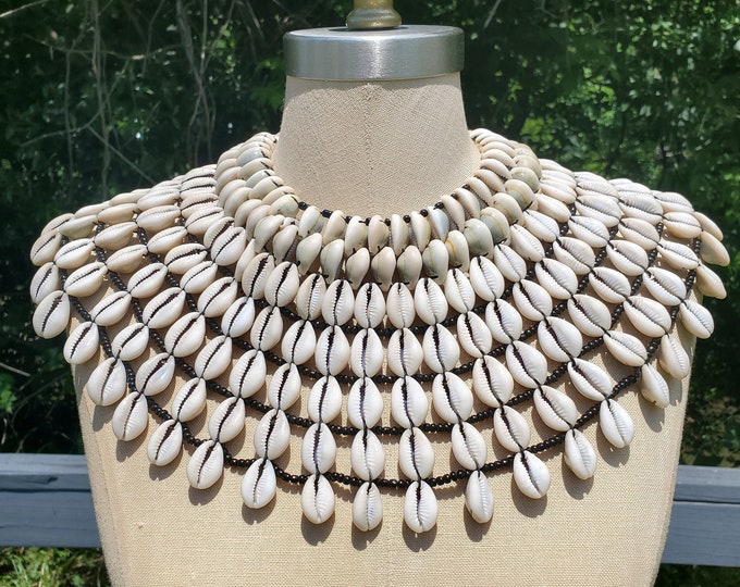 Large Reversible Cowrie Shell Necklace - Etsy