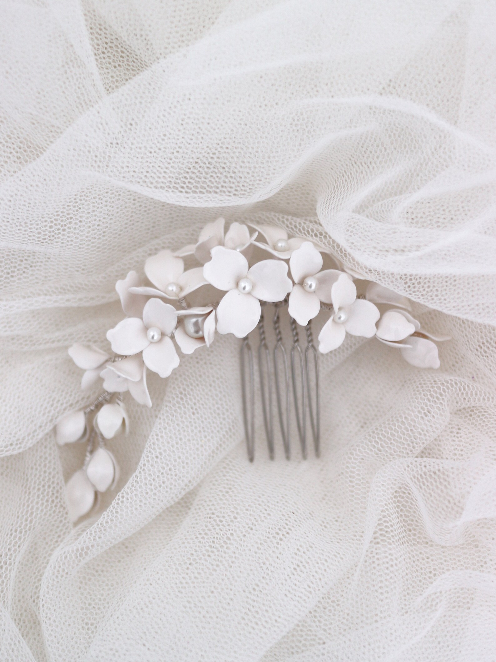 Bride White Flower Wedding Headpiece Small Floral Bridal Hair - Etsy