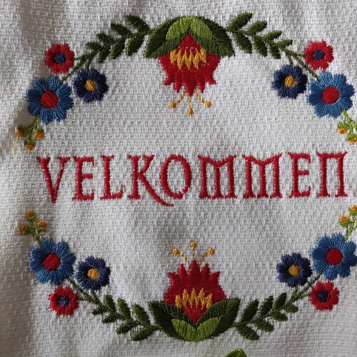 Custom Embroidered Tea Towel velkommen Wreath | Etsy