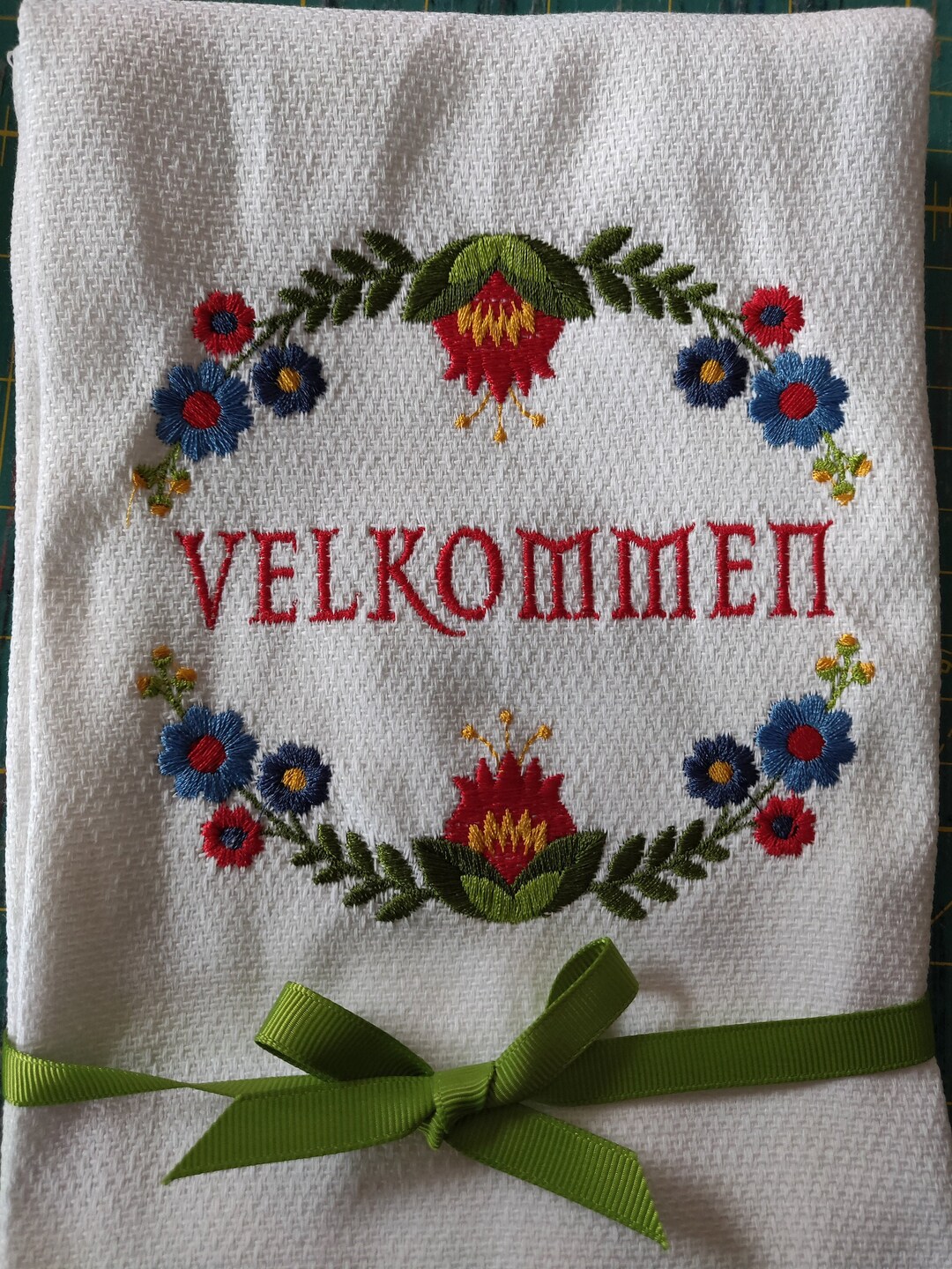 Custom Embroidered Tea Towel "velkommen Wreath" Scandinavian Norwegian - Etsy