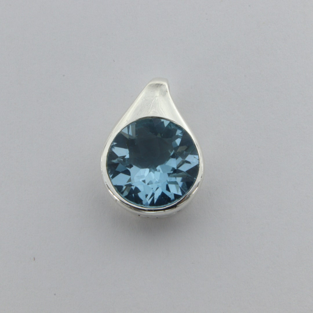 Genuine and Natural BLUE TOPAZ Round / Circle Pendant in Solid 925 ...