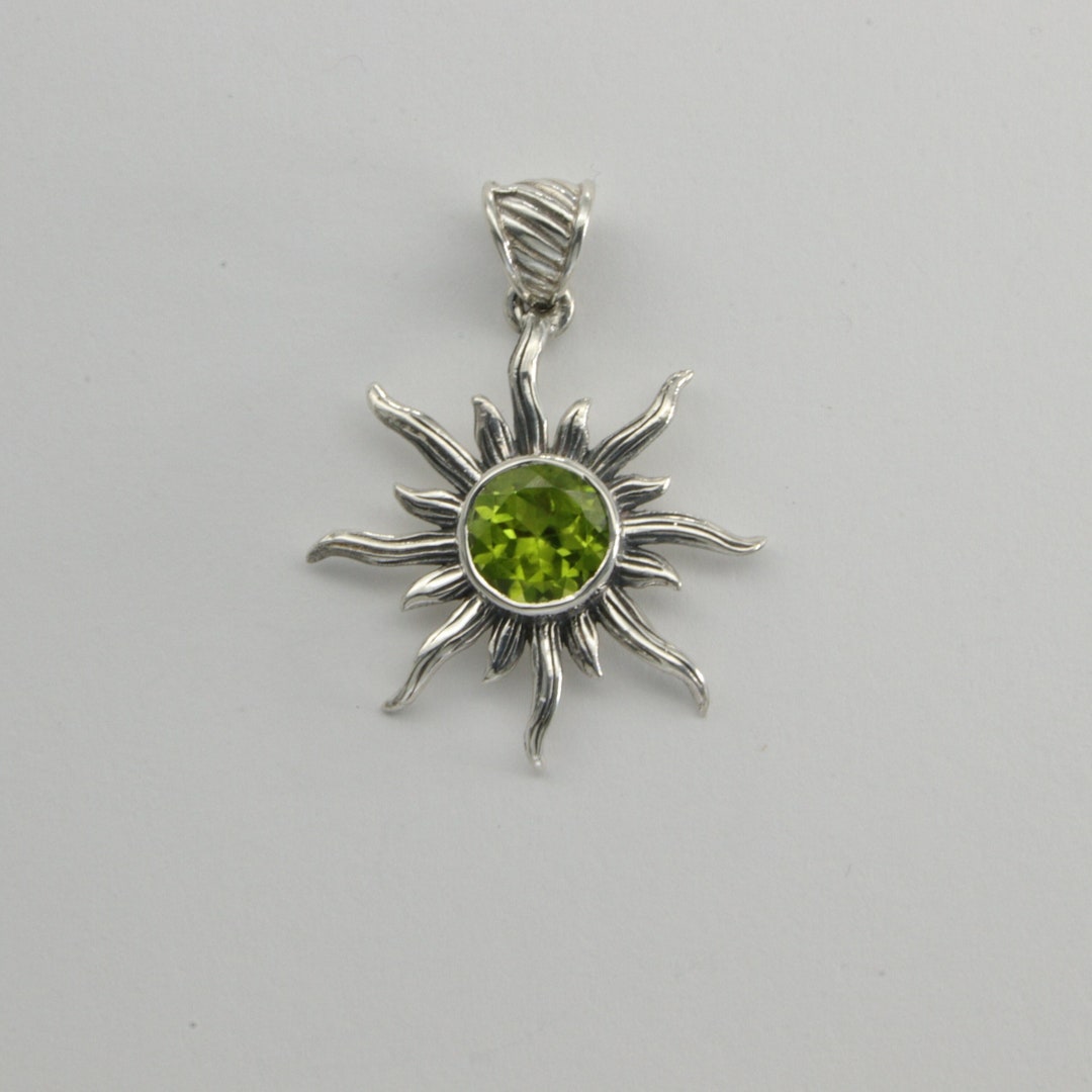 Faceted Green Round PERIDOT Sun / Star Pendant in 925 Sterling Silver ...