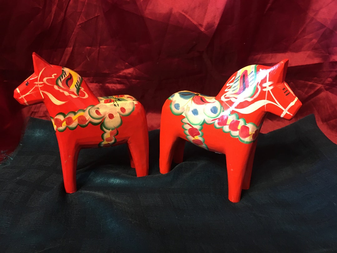Dala Invasion Dala Horses, Dala Tin Box 5 Dala Horses Swedish Christmas ...