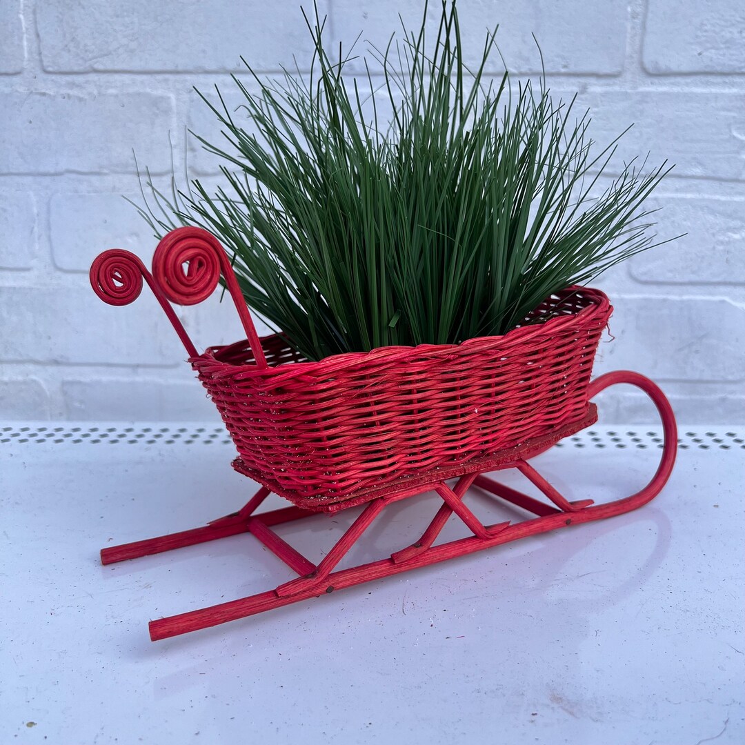 Vintage Christmas Wicker Sleigh. Christmas Red Sleigh Basket. Candy ...