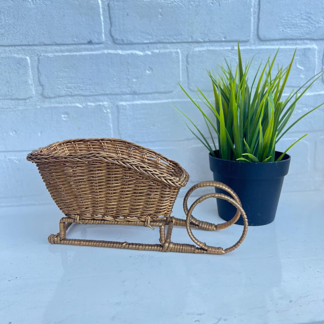 Vintage Christmas Wicker Sleigh. Christmas Gold Sleigh Basket. Candy ...