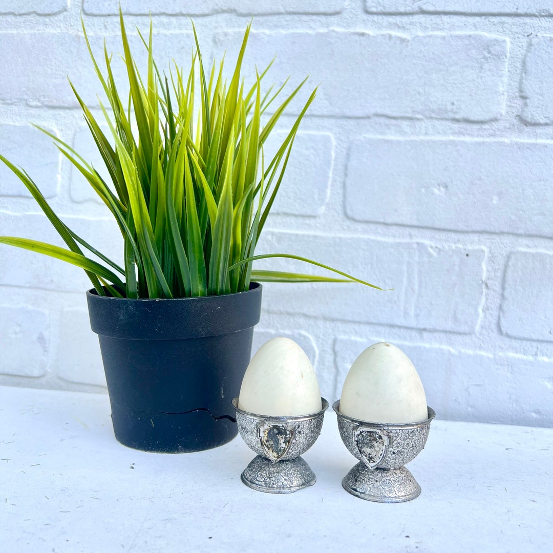 Vintage Easter Salt and Pepper Shakers. Egg Shaped Salt and Pepper Shakers. Egg Pair Seasoning ...