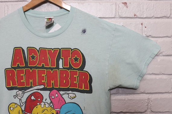 2000s a day to remember pac man tee shirt size large - Gem