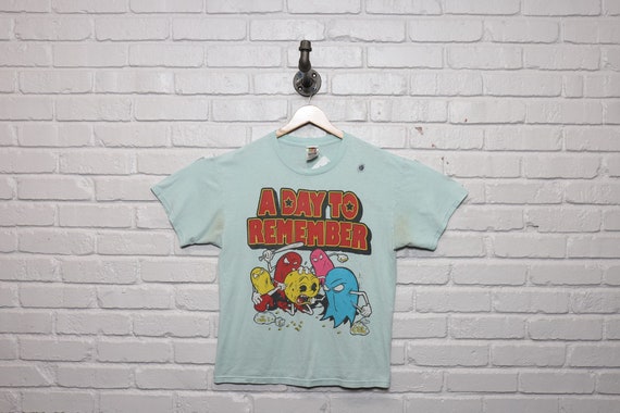 2000s a day to remember pac man tee shirt size large - Gem