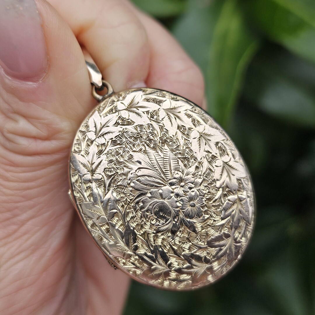 Victorian 9ct Yellow Gold Front and Back Locket Oval Shape Engraved ...