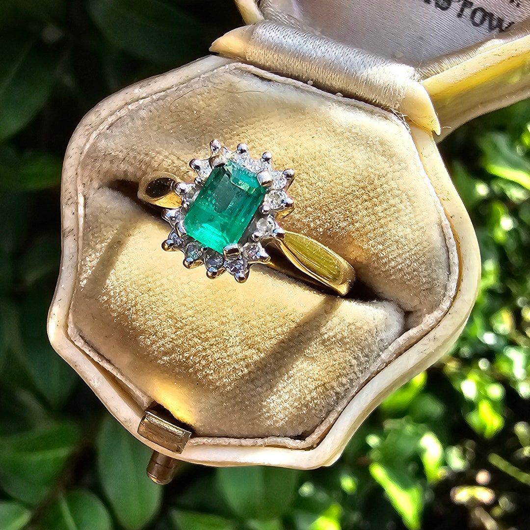 Vintage Quality 9ct Yellow Gold Emerald and Diamond Ring Stunnning 9k ...