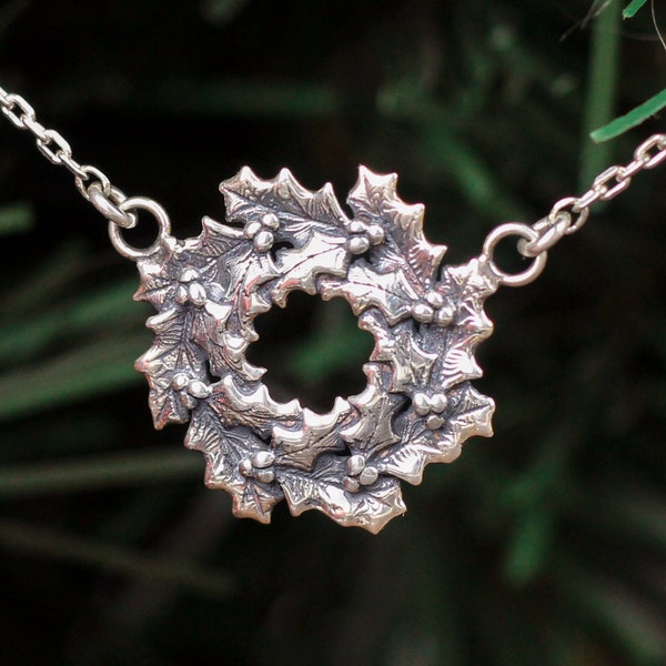 Holly Leaf Necklace - Etsy