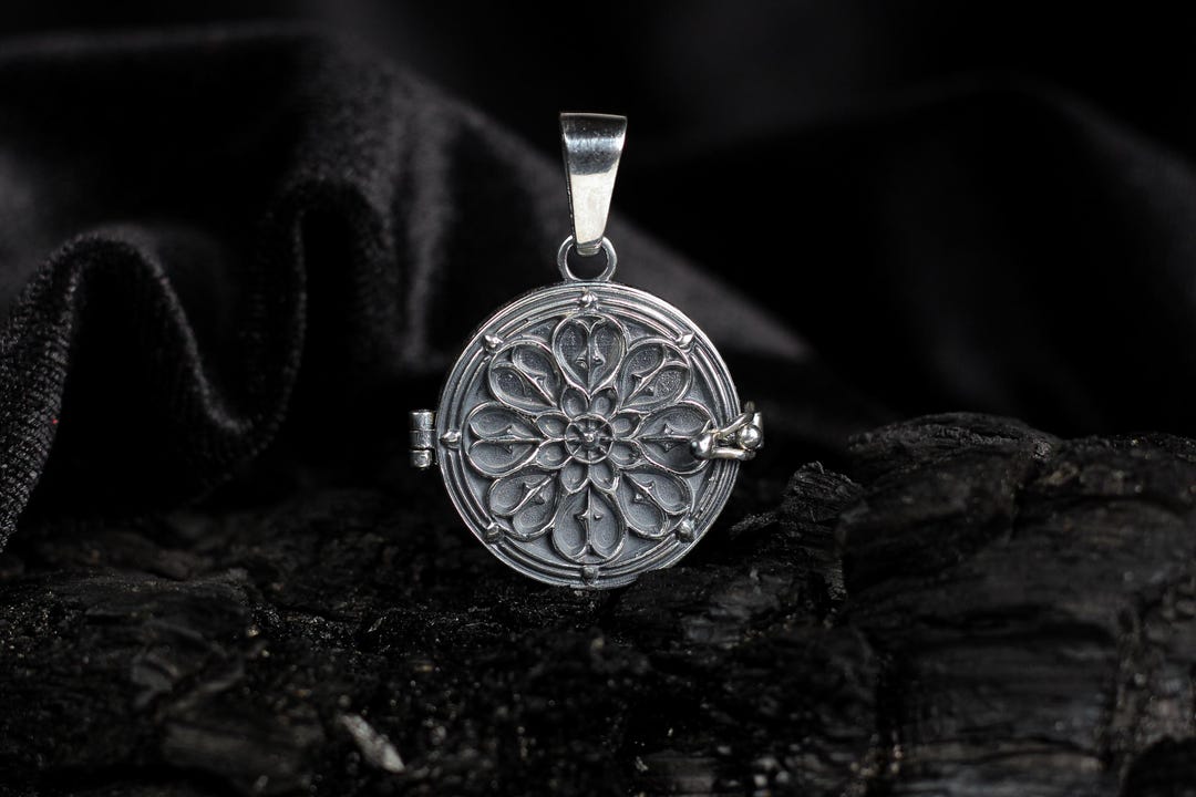 Silver Locket Necklace, Gothic Photo Locket Pendant - Etsy