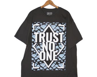 Trust No One T-shirt - Etsy
