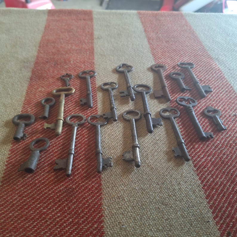 Authentic Real Vintage Metal Skelton Key Lot of 18 Pin Key Barrel Key ...