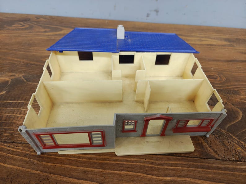 Vintage Plastic One Story Ranch Style Dollhouse Removable Roof No. 600 ...
