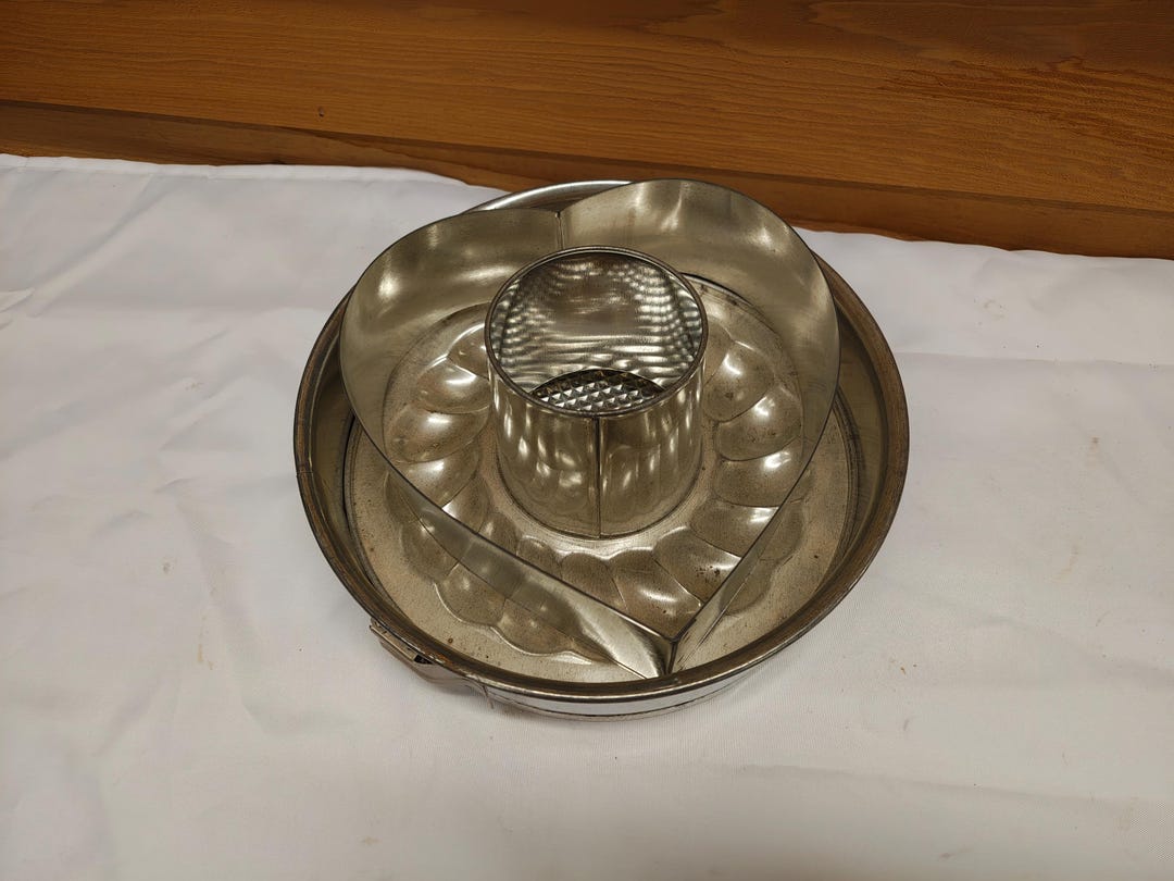 Pampered Chef Aluminum Springform Cake Pan Set With Bundt & Heart ...