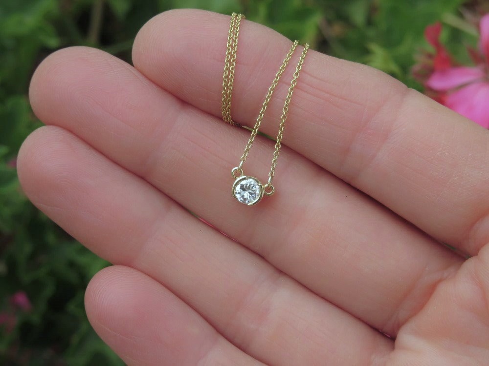 Genuine 0.27 Carat Round Diamond Solitaire Necklace in Solid Genuine 0.27 Carat Round Diamond Solitaire Necklace in Solid