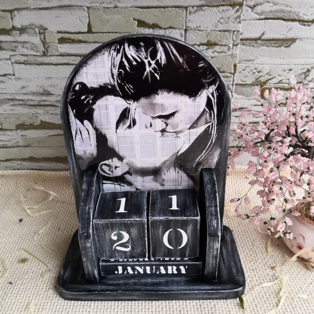 Calendar 2024 Valentines Day Kiss Love Home Decor Desktop Calendar ...