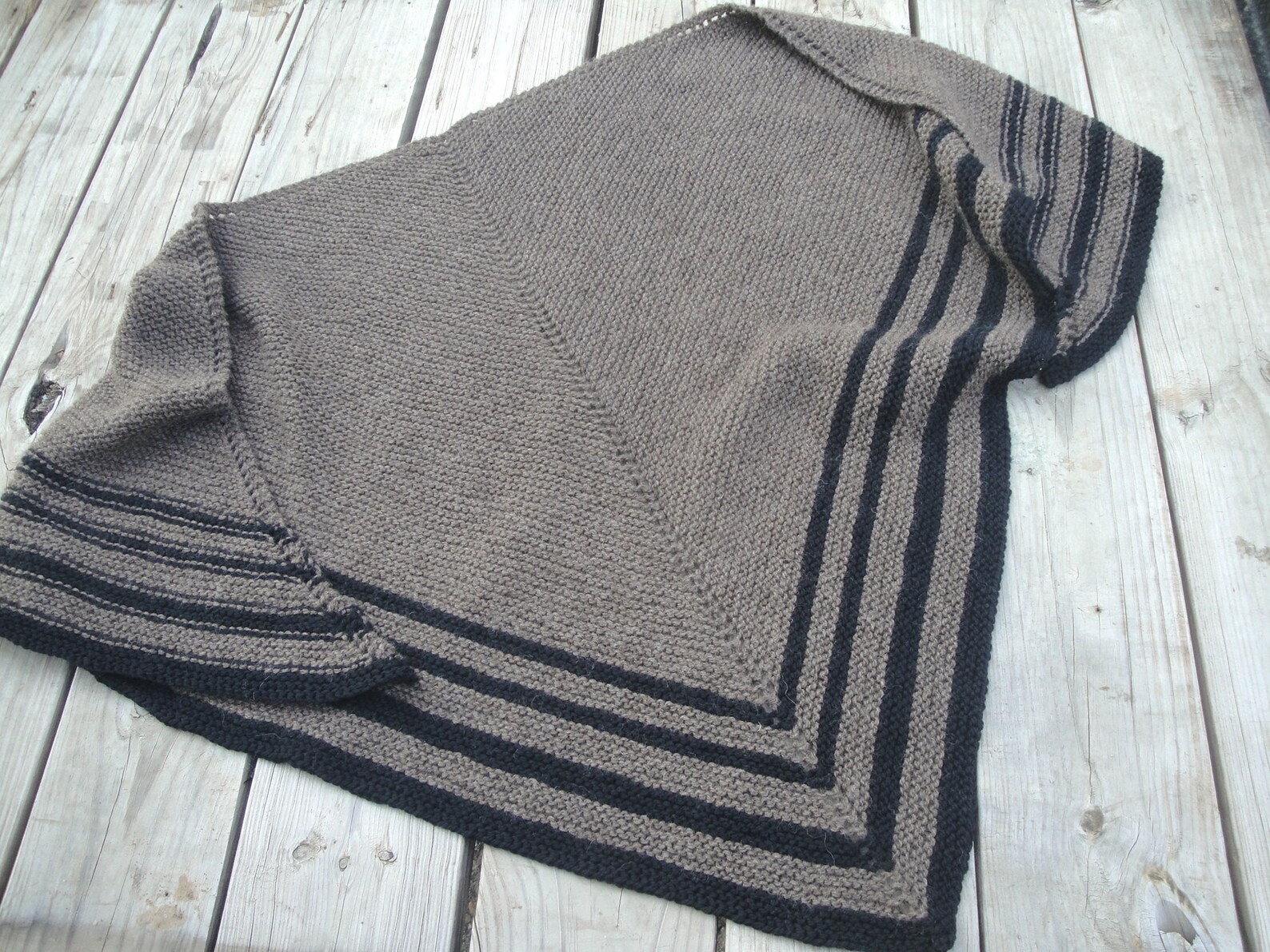 Garter Stitch Shawl With Border Stripes Knitting Pattern, Outlander ...