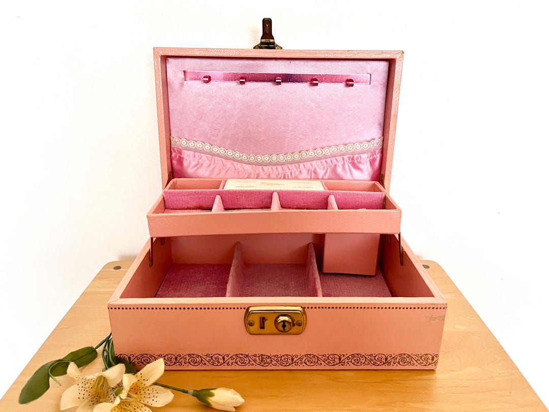 Vintage 1960s/70s Pink and Gold Musical Jewelry Box, Plays fascination ...