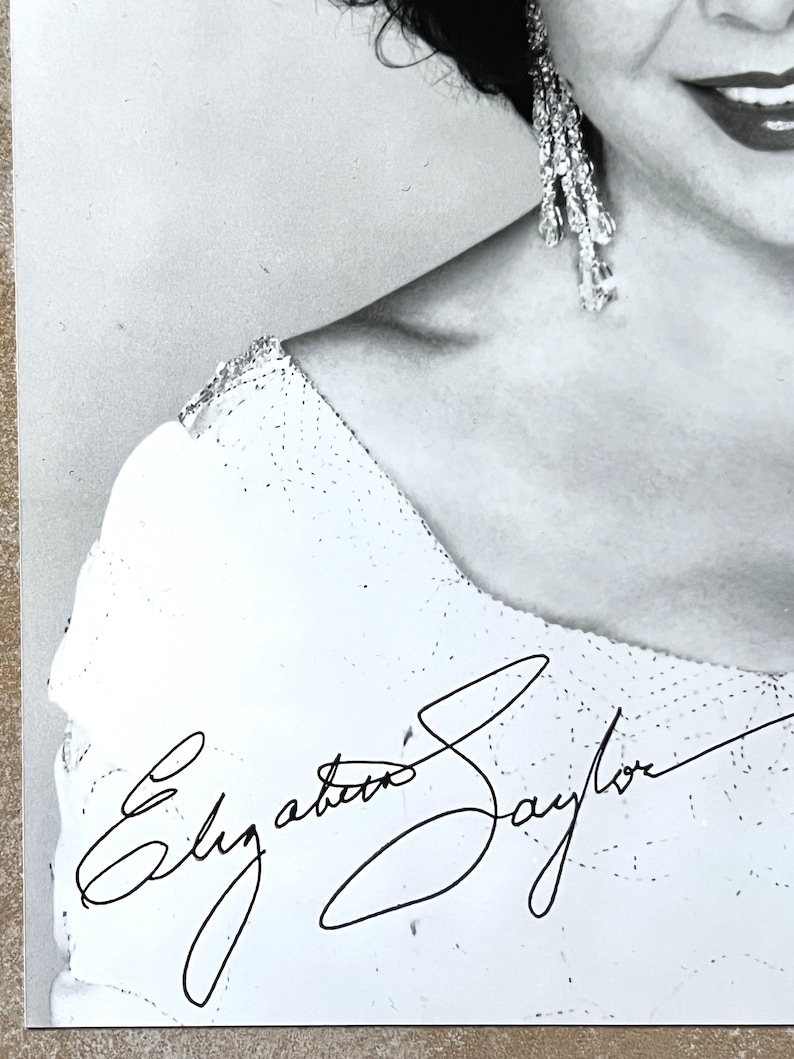Hollywood Star - Elizabeth Taylor - Original Autograph on Maxi Photo ...