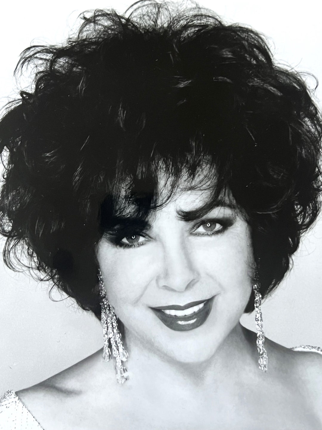 Hollywood Star - Elizabeth Taylor - Original Autograph on Maxi Photo ...