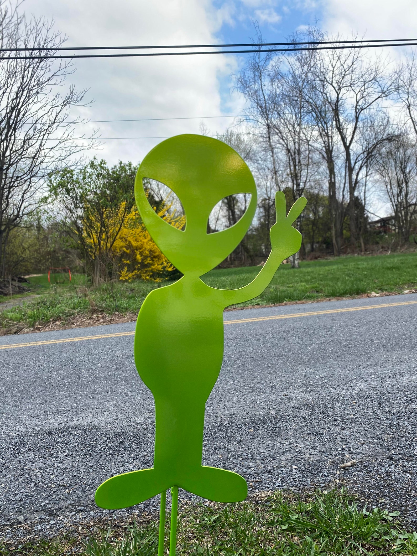 Alien Yard Stake, Metal Art | Extraterrestrial | Garden Art | Lawn and ...