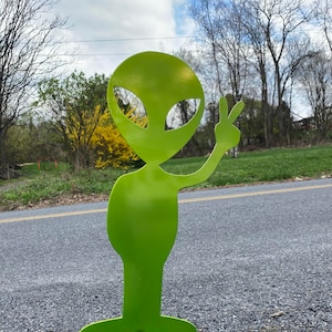 Alien Yard Stake, Metal Art | Extraterrestrial | Garden Art | Lawn and ...