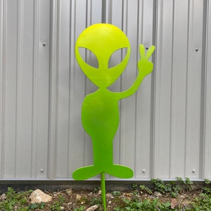 Alien Yard Stake, Metal Art | Extraterrestrial | Garden Art | Lawn and ...