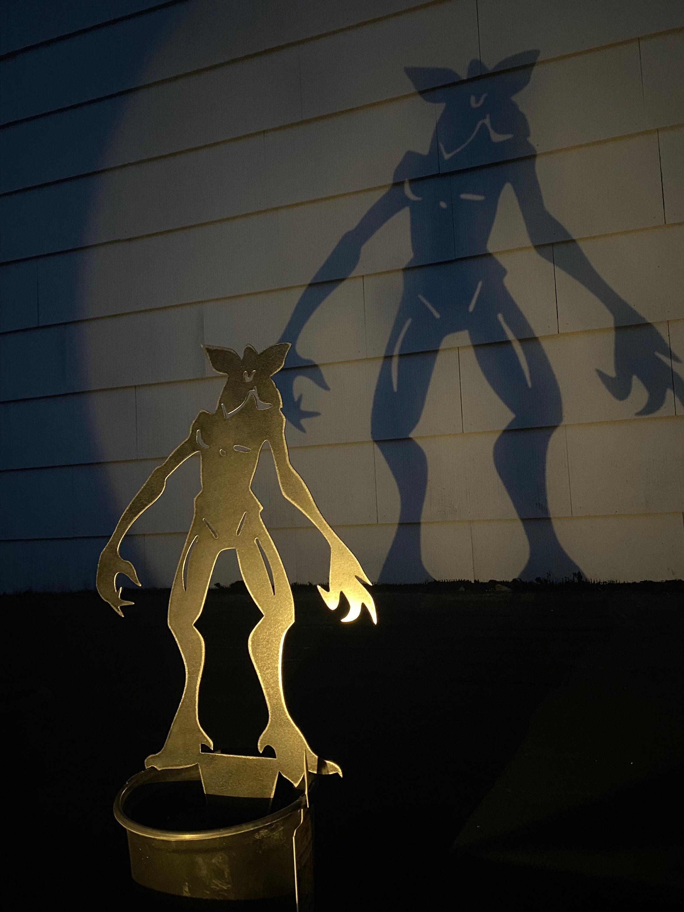 Metal Shadow Caster Yard Stake: Halloween Sci-fi Decor - Etsy