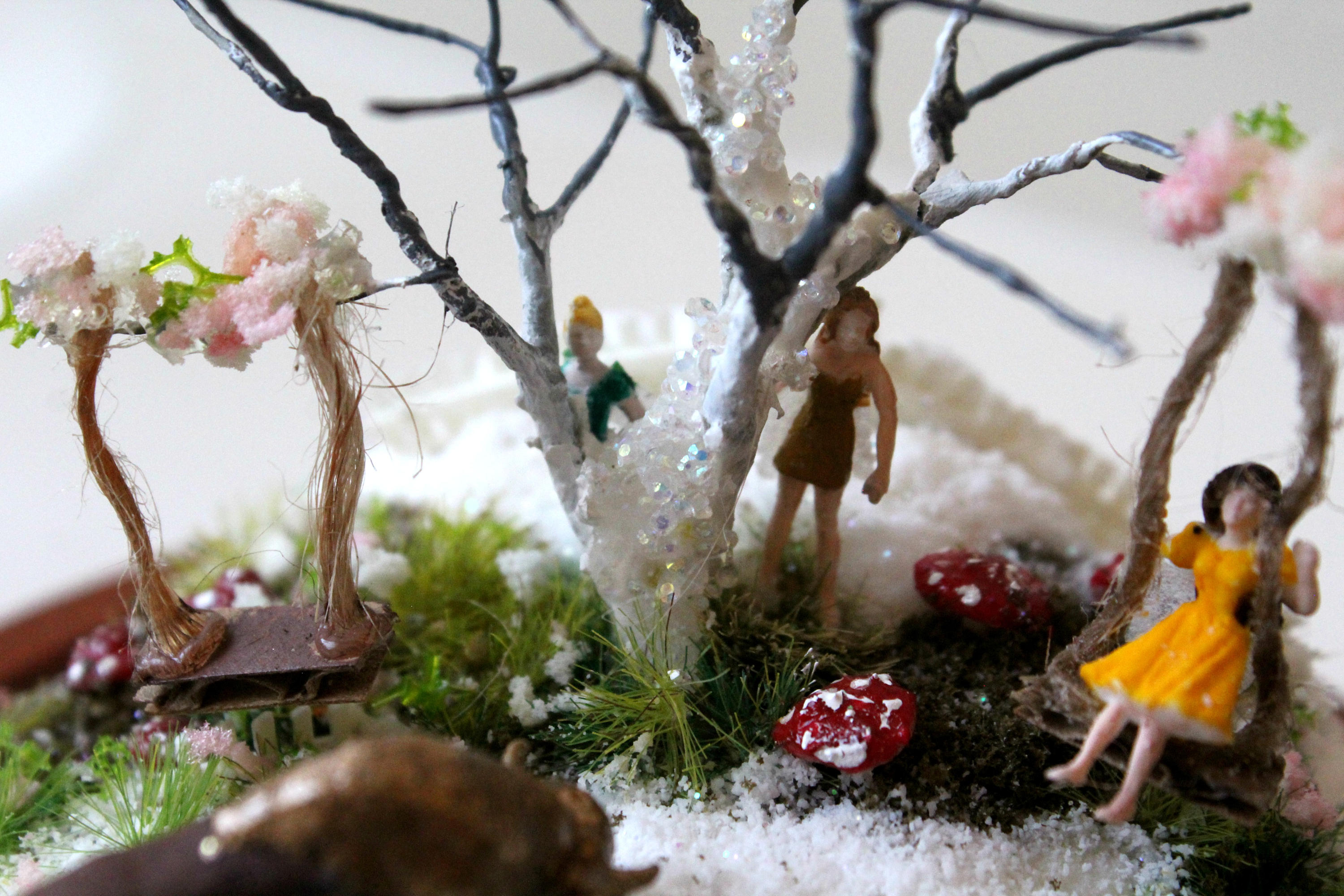 Miniature Diorama Fantasy Fairy Micro World Glass Dome Tiny Fairies: A ...