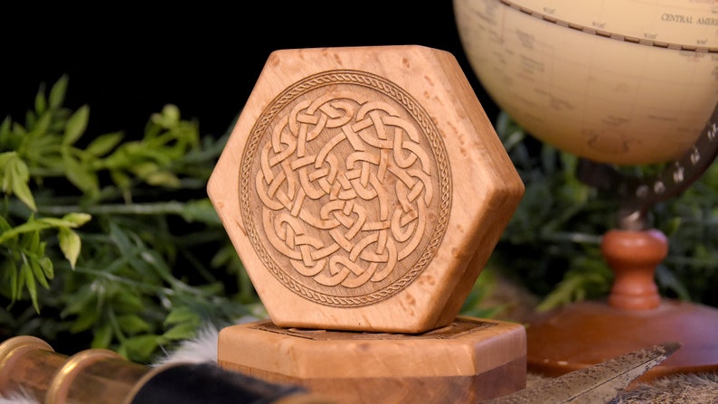 RPG D&D Hex Chest Dice Box - Celtic Knot Art - Birdseye Maple ...
