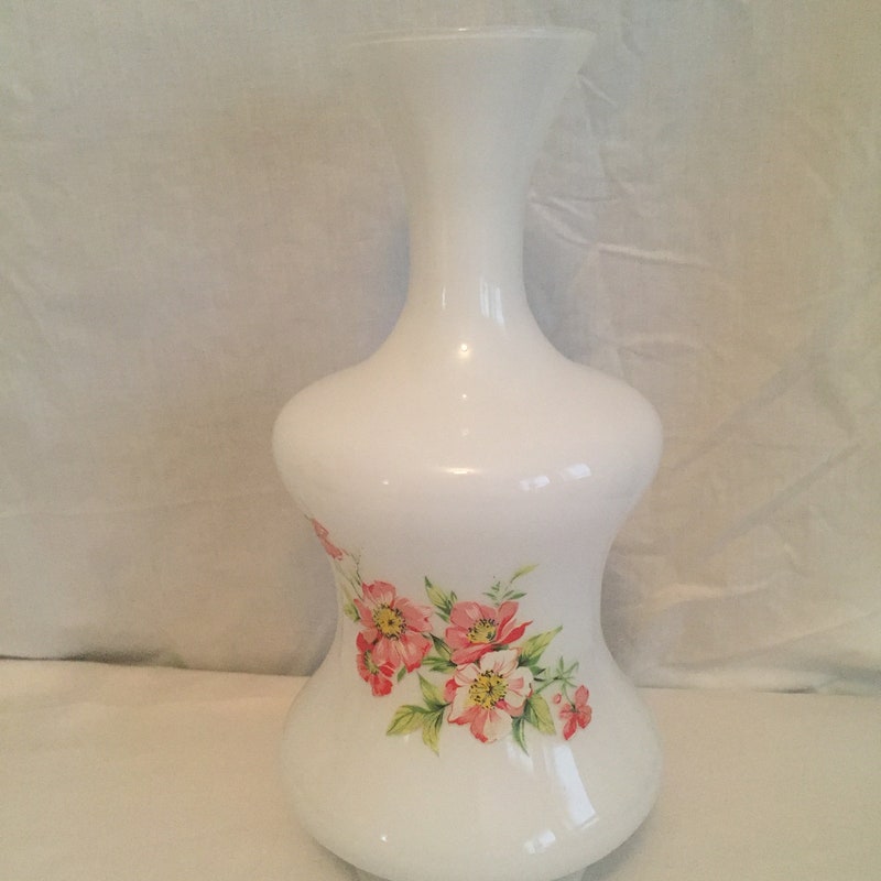 Large Milk Glass Vase - Etsy