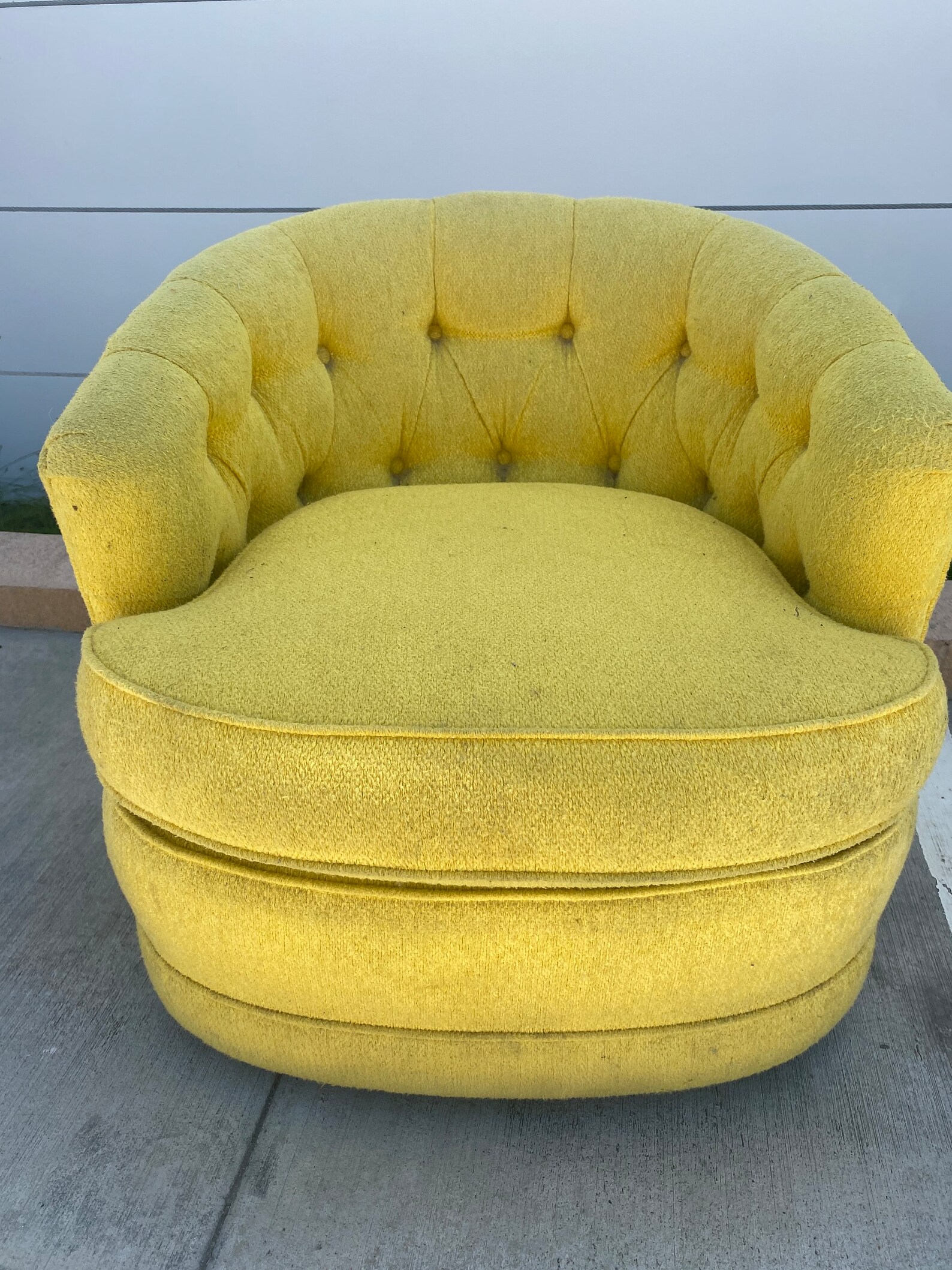 Vintage Woodmark Originals Yellow Tufted Back Swivel Barrel Lounge ...