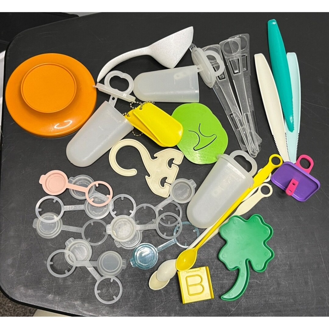 VTG TUPPERWARE Gadget Lot - Over 30 Items, Spoons, Ice Pop, Grapefruit ...