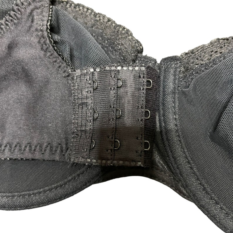 VTG Olga Bra Lace Trimmed Full Full Coverage Underwire Bra 35916 Black ...