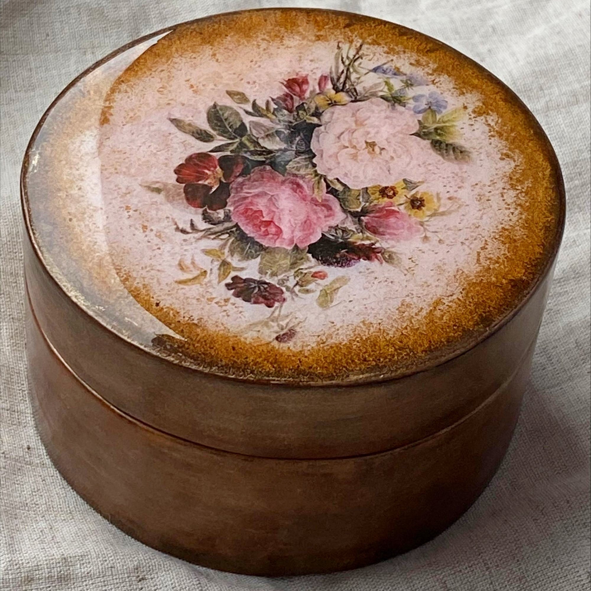 Small Round Box in Victorian Style, Luxury Jewelry Box, Small Vintage ...