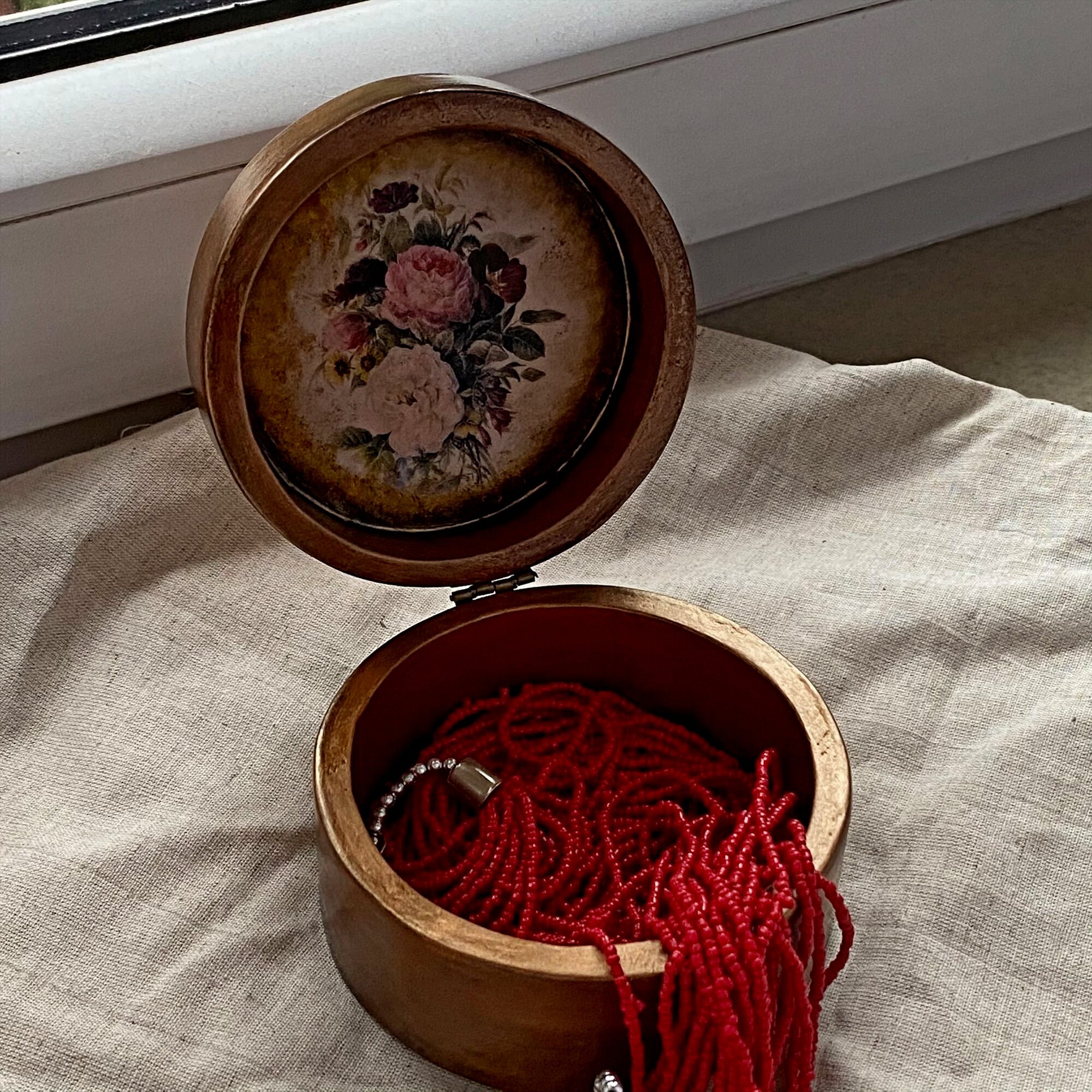 Small Round Box in Victorian Style, Luxury Jewelry Box, Small Vintage ...