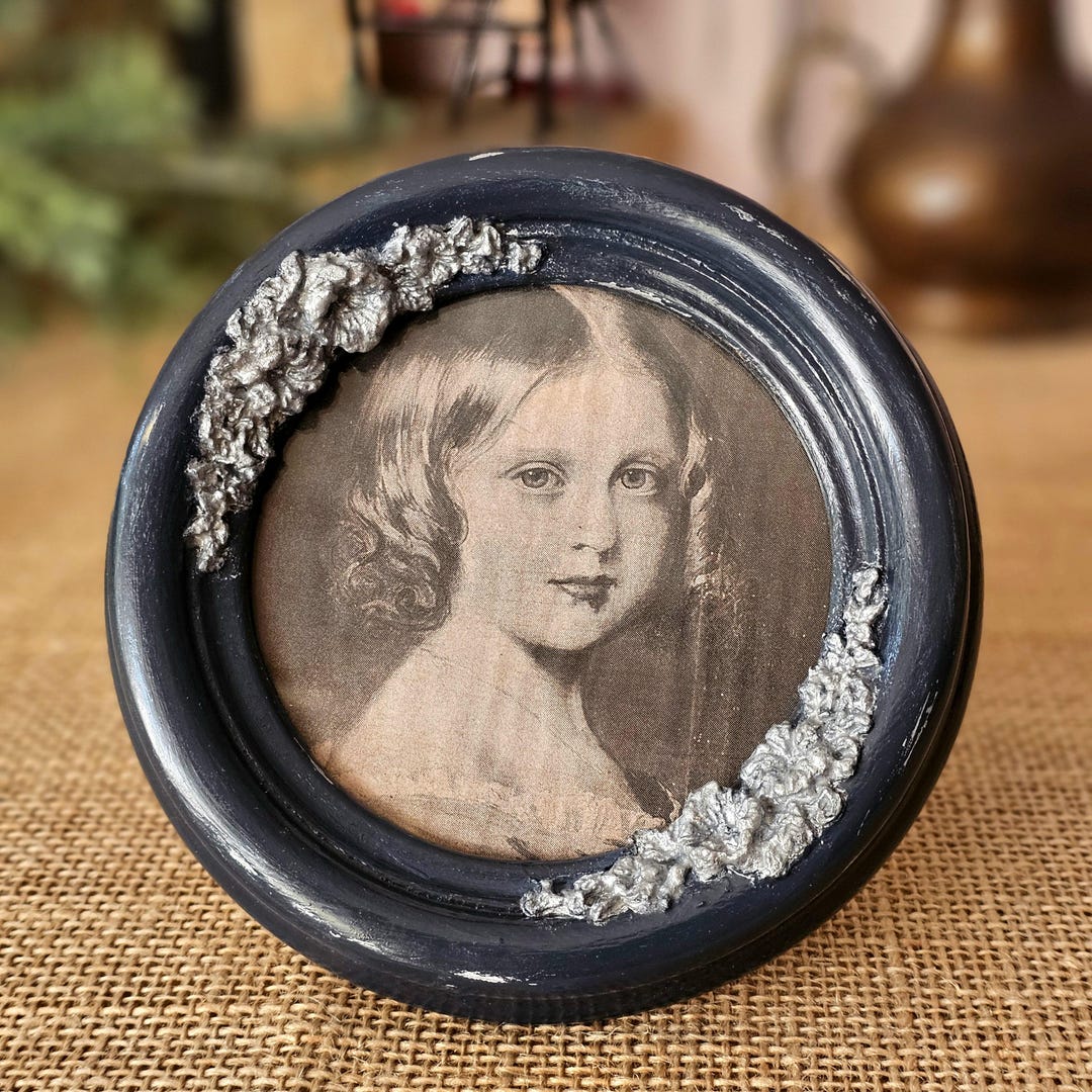 Custom Victorian Style Round Picture Frame 10x10cm, Ornate Wooden Mini ...