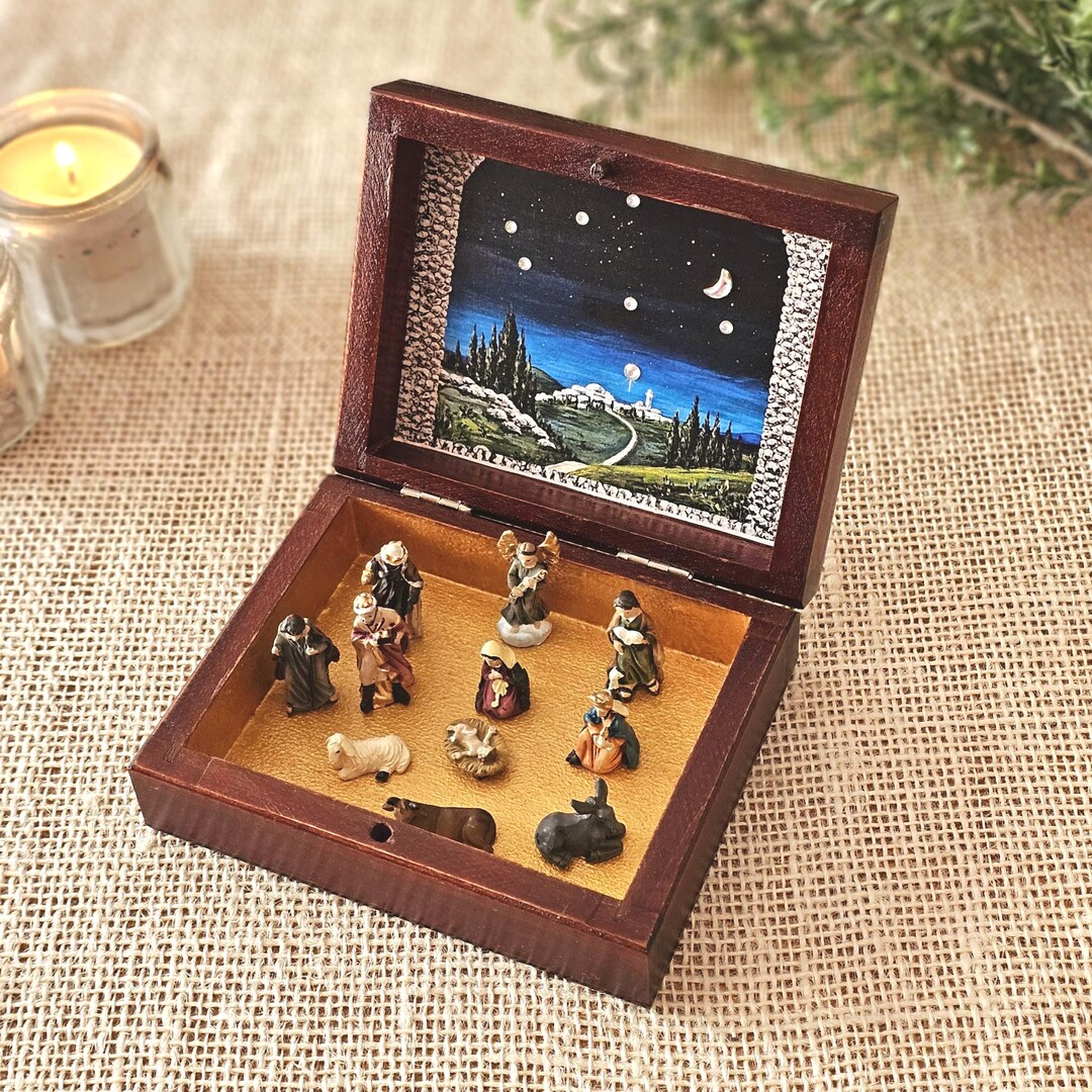 Tiny Nativity Set in Wooden Box With 11 Figurines: Vintage Style - Etsy