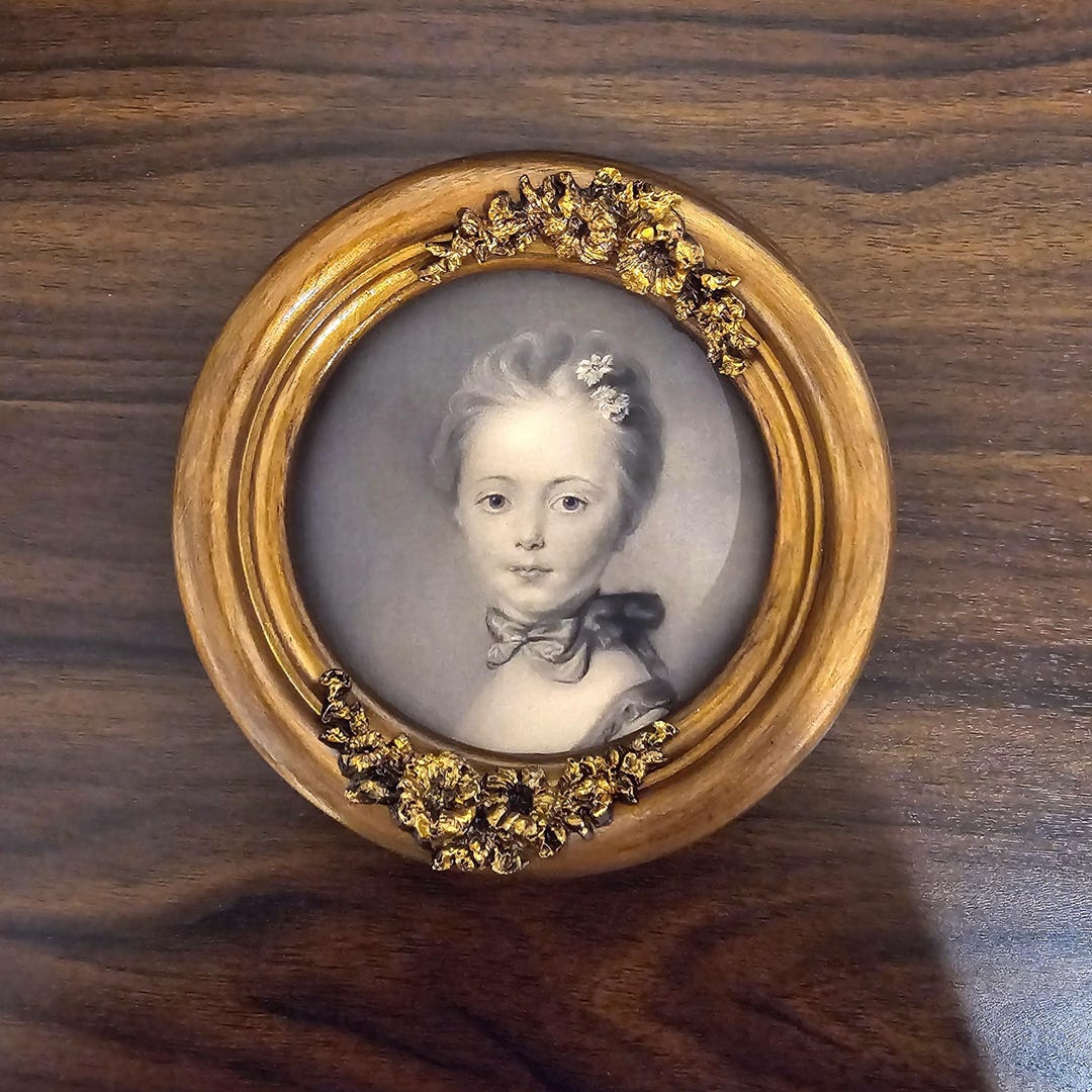 Mini Round Wood Photo Frame 10x10cm, Vintage Style Ornate Gold Frame to ...